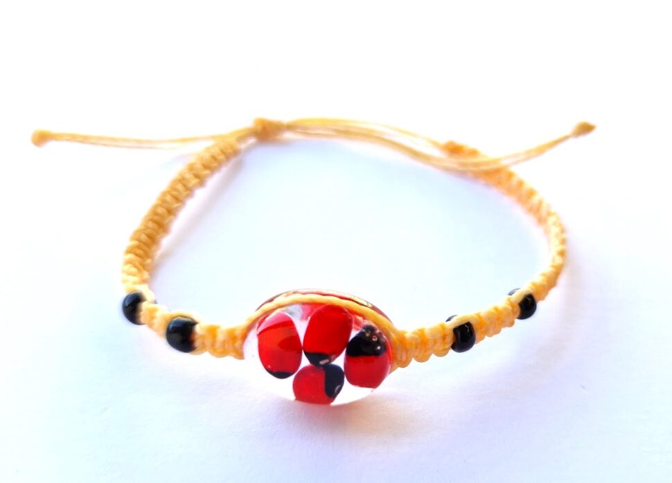 Náramek Huayruro macramé | Cestujeme po Peru